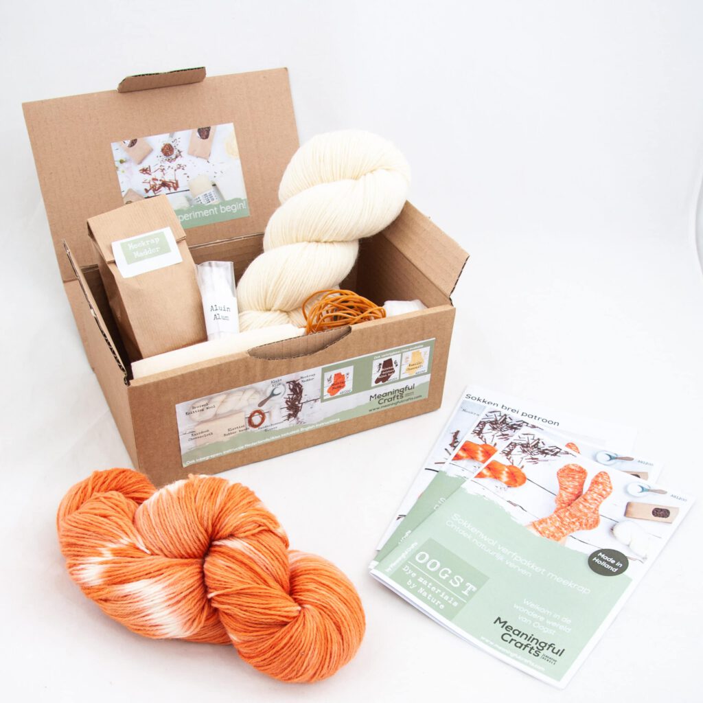 Verf je eigen sokkenwol maakpakket - Meekrap - Meaningful Crafts